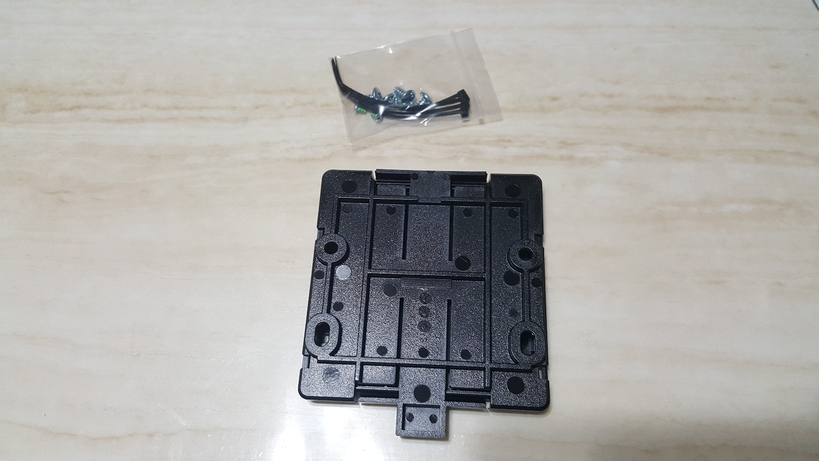 Extron 101-001-01 Zip Clip 200 Mounting Kit for 1/8 and 1/4 Rack Width ...