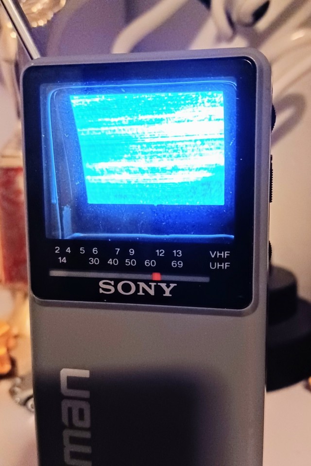Vintage Sony Watchman FD-10A CRT B&W Handheld TV VHF/UHF Antenna ...