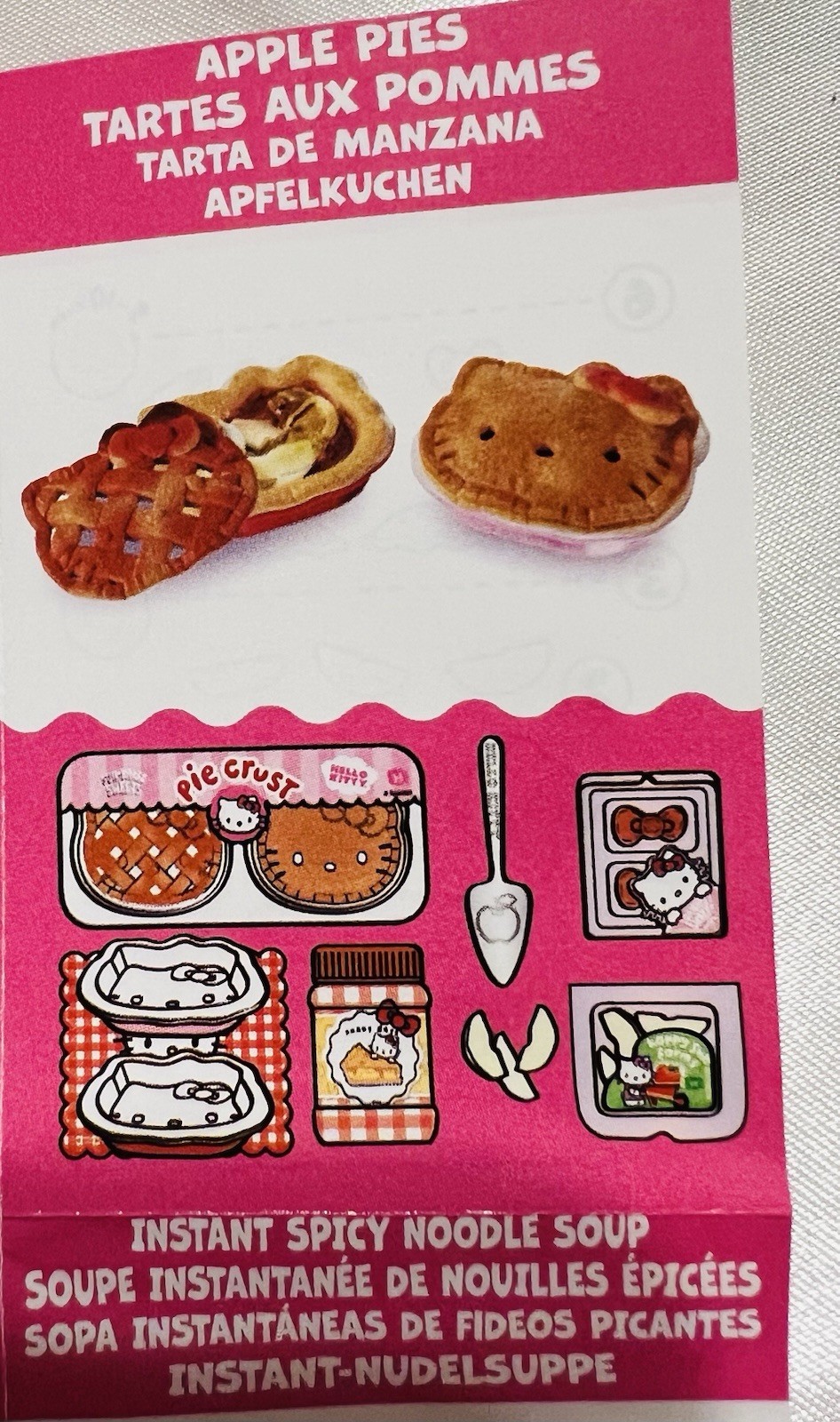 MGA's Miniverse Make It Mini Food Hello Kitty Series 1 Apple Pies Open New
