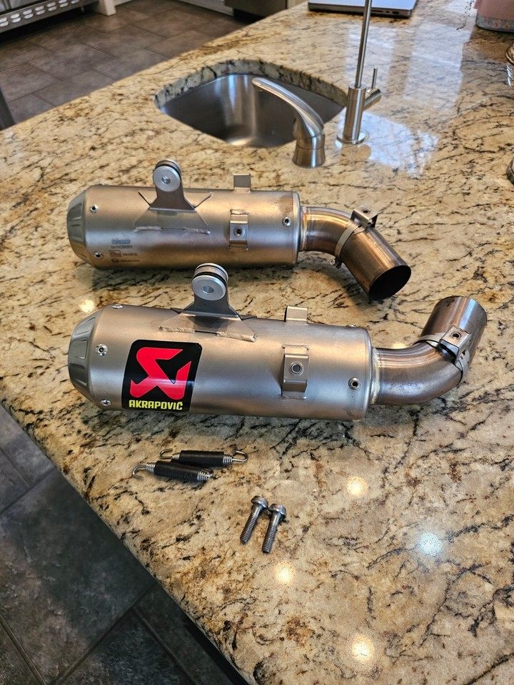 Akrapovic GP Slip-On Exhaust Ducati Hypermotard 950 / 950 SP 2019-2025 ...