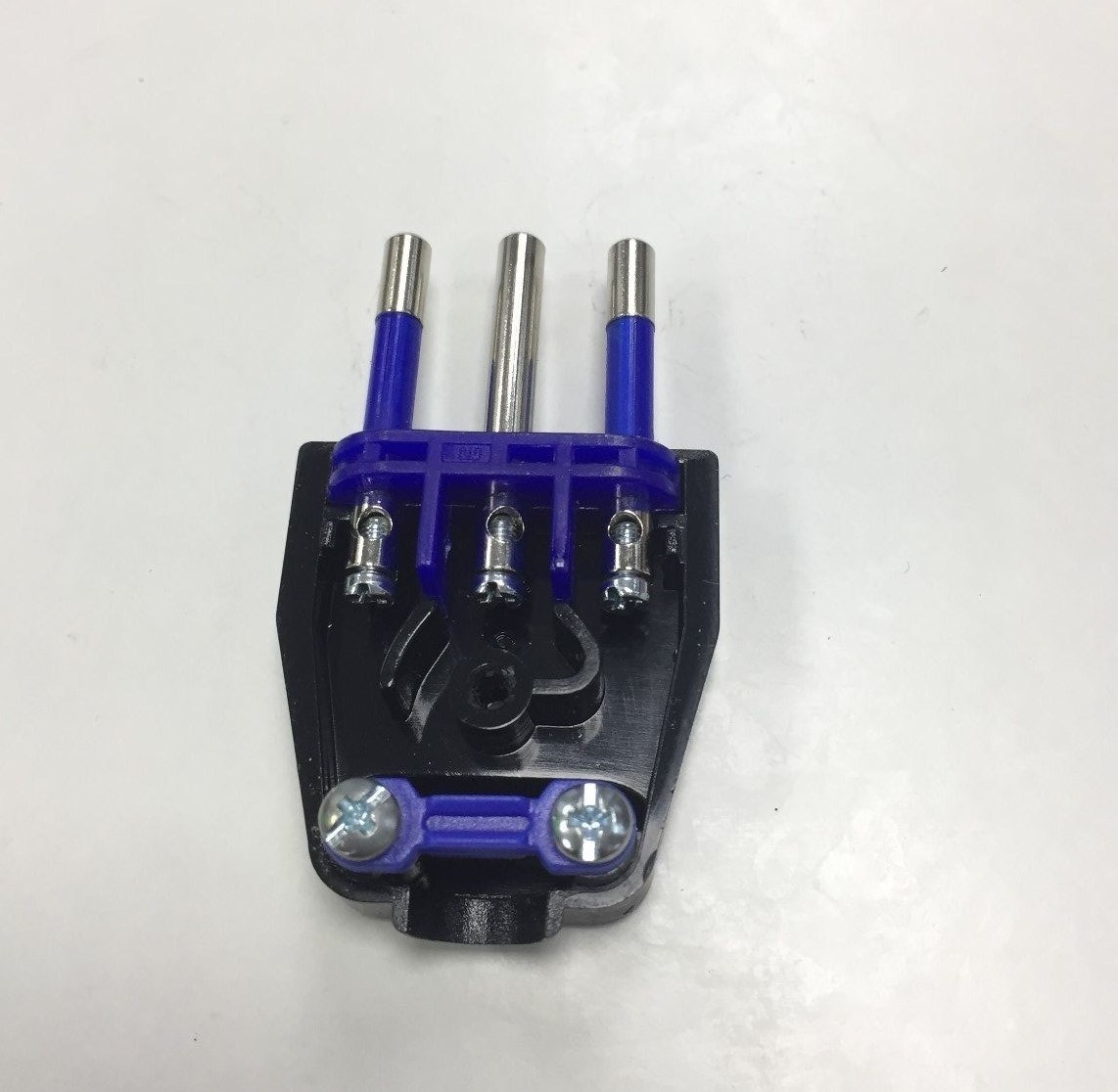 ITALIAN MAINS PLUG 250 VOLT RE WIREABLE 10AMP BLACK | eBay UK