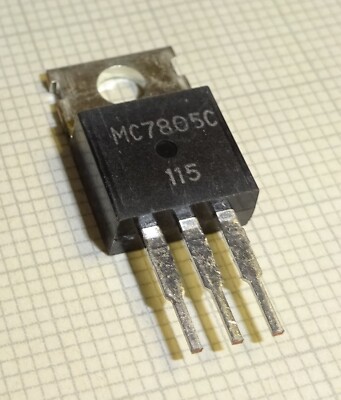 IC MC7805C • MC7805 • MC 7805 C • Versand aus Deutschland • 105-17-45 ...
