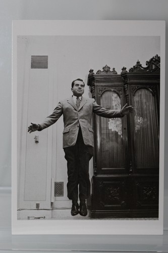 PHILIPPE HALSMAN : "RICHARD NIXON JUMPING", 1956 Kunst-Postkarte | eBay.de