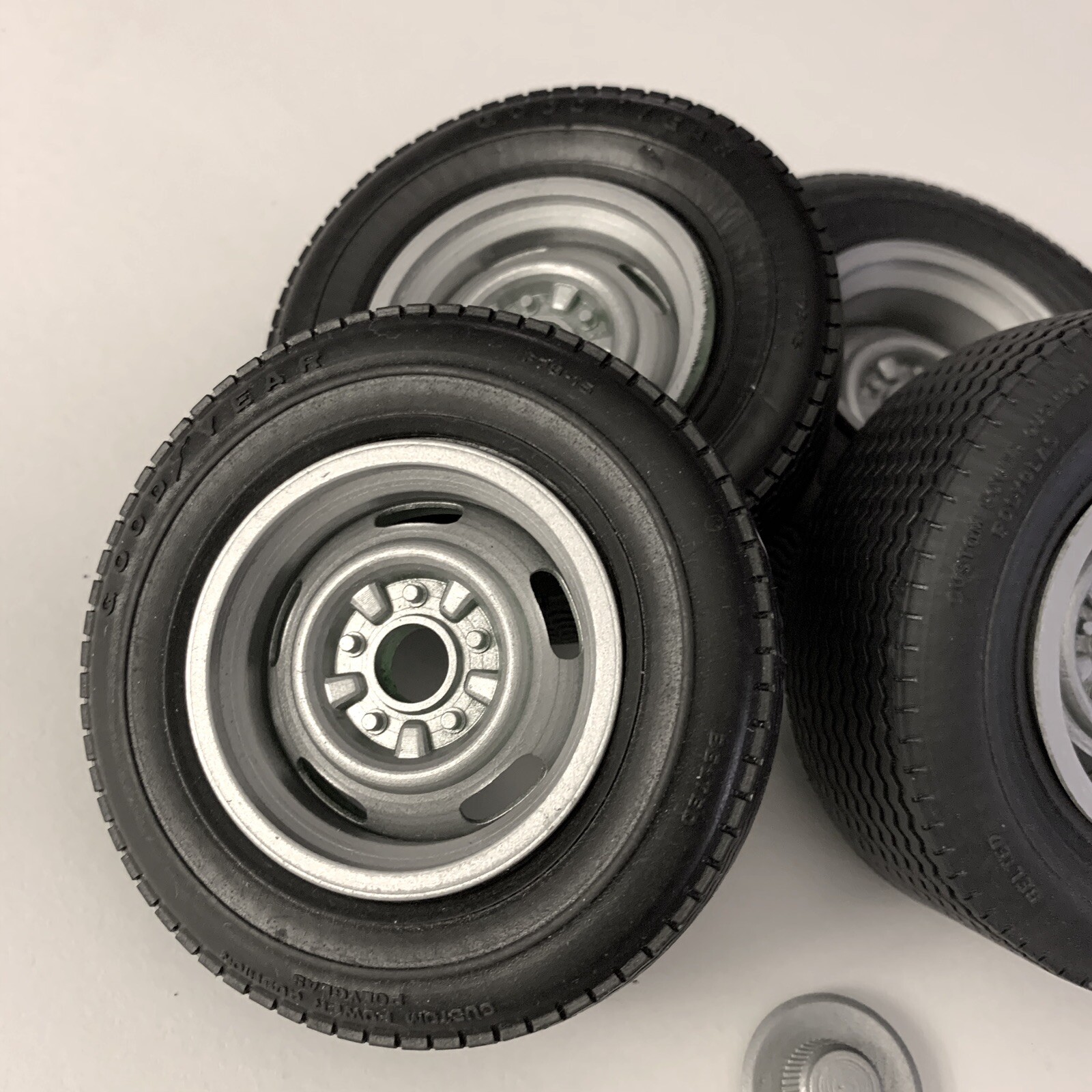 1:8 Chevy Rally Wheels Front/Rear Wheels/Caps For The soft tires(not ...