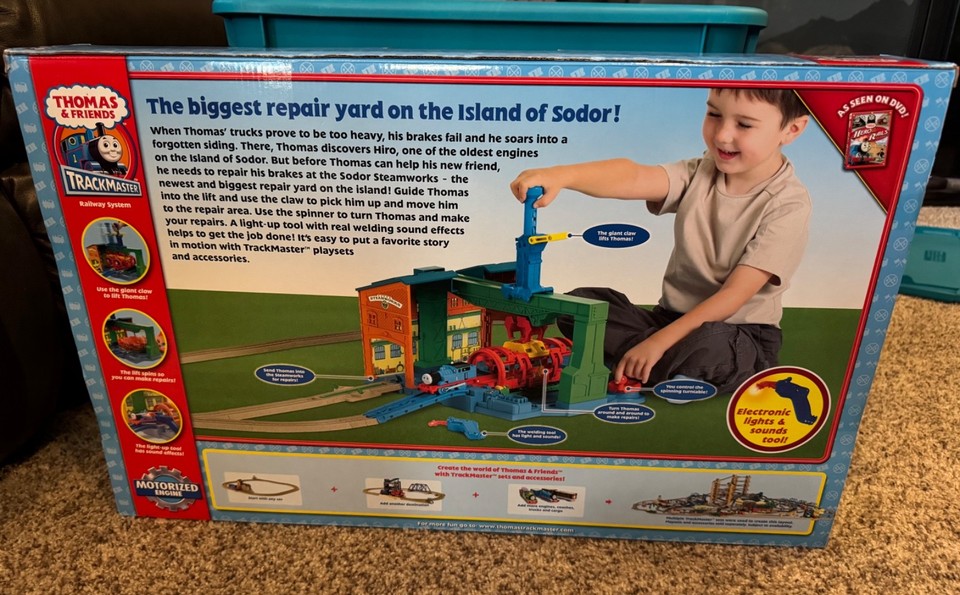 Thomas & Friends TrackMaster Spin & Fix Thomas 2009 NIB Sealed | eBay