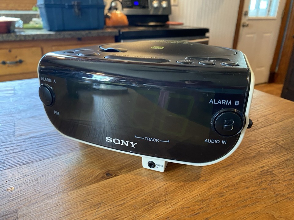 Sony Dream Machine FM/AM Radio CD Player Dual Alarm Clock ICF-CD815 ...