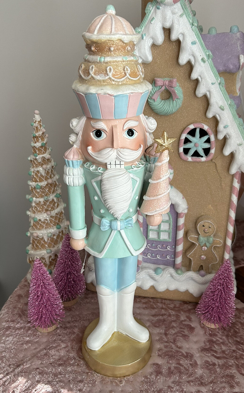 Mrs. Claus' Bakery Gingerbread Pink Pastel Nutcracker, 17.9" New | eBay