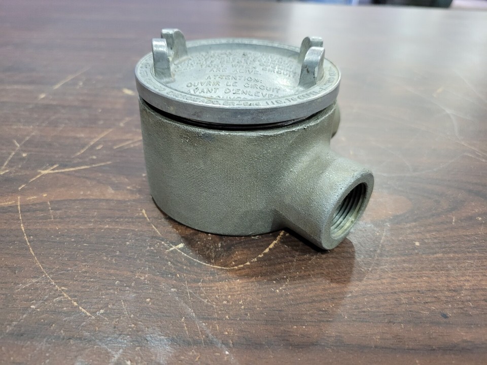 CROUSE-HINDS 3/4" Conduit Outlet Box w/ Cover GUAX26 | eBay