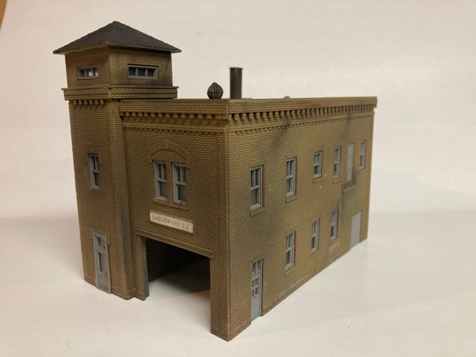 HO Scale Walthers Western Avenue fire station, painted and weathered | eBay