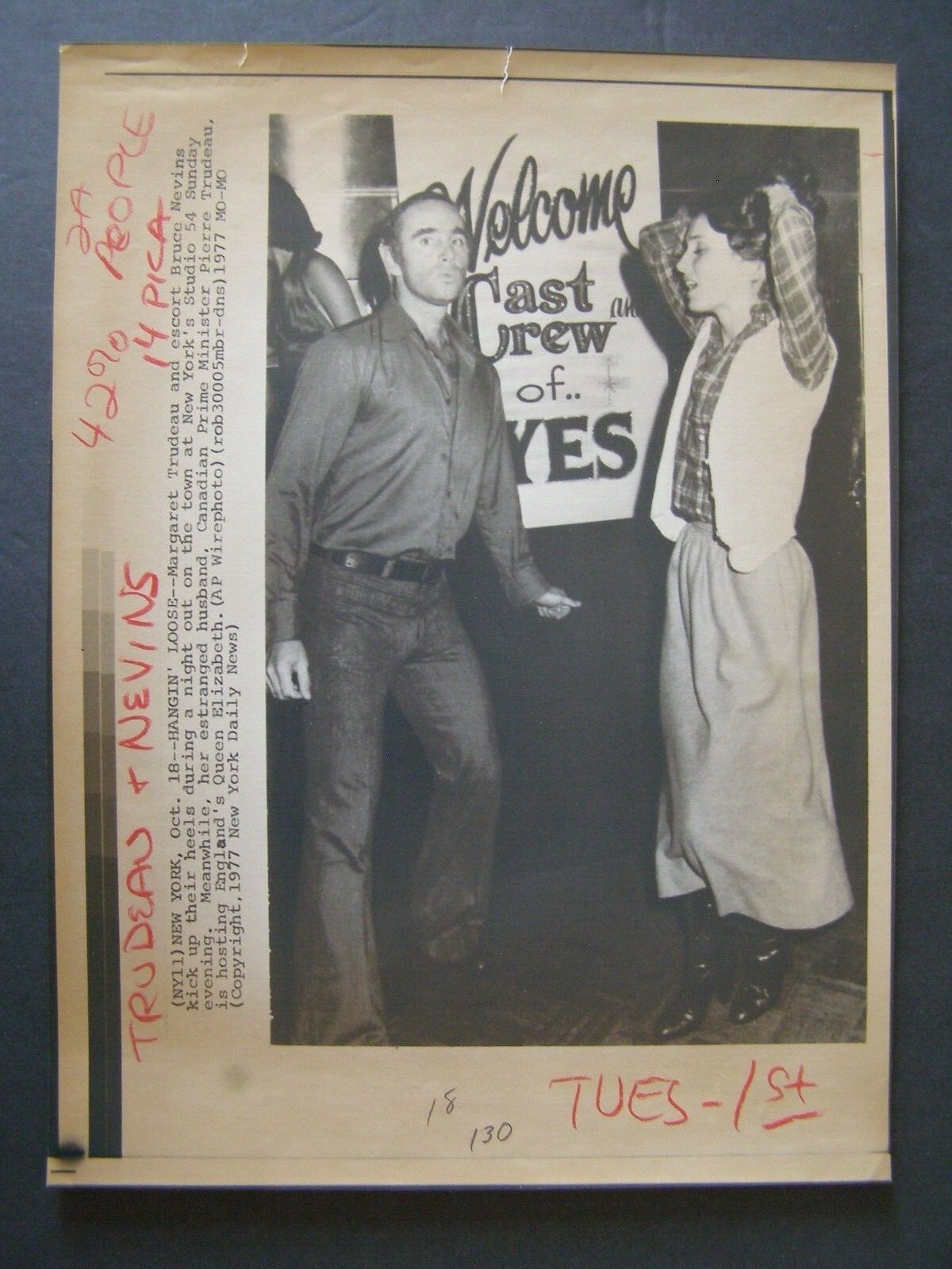 AP Wire Press Photo 1977 Margaret Trudeau & Escort Bruce Nevins Kick up ...