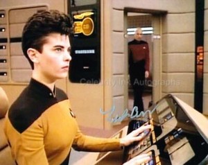 TRACEE Cocco als Fähnrich Jae-Star Trek: TNG original signierte ...
