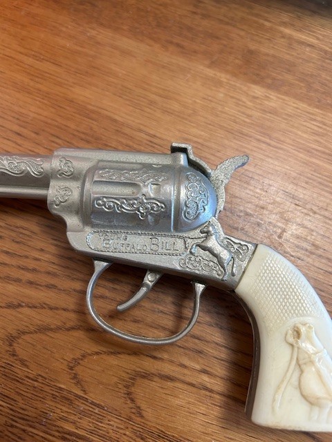 Young Buffalo Bill vintage toy gun, Dick Tracy cap gun, Three Wells ...