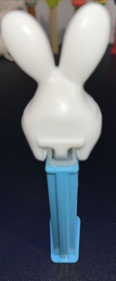 1998 White Easter Bunny Rabbit Head Pez Candy Dispenser Blue Stem | eBay