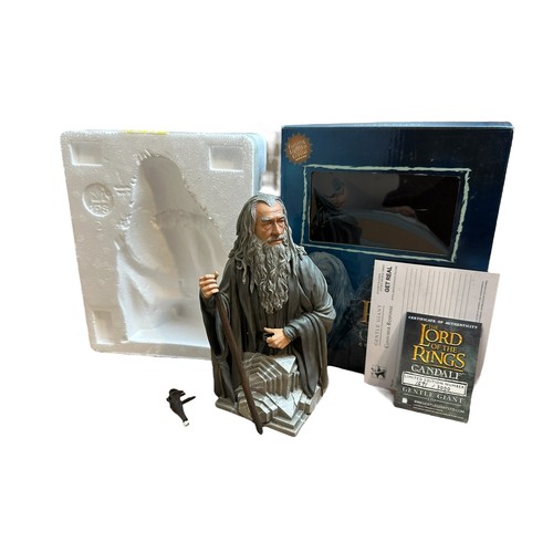 The Lord of the Rings Gandalf the Grey Mini Bust by Gentle Giant #/3000 ...