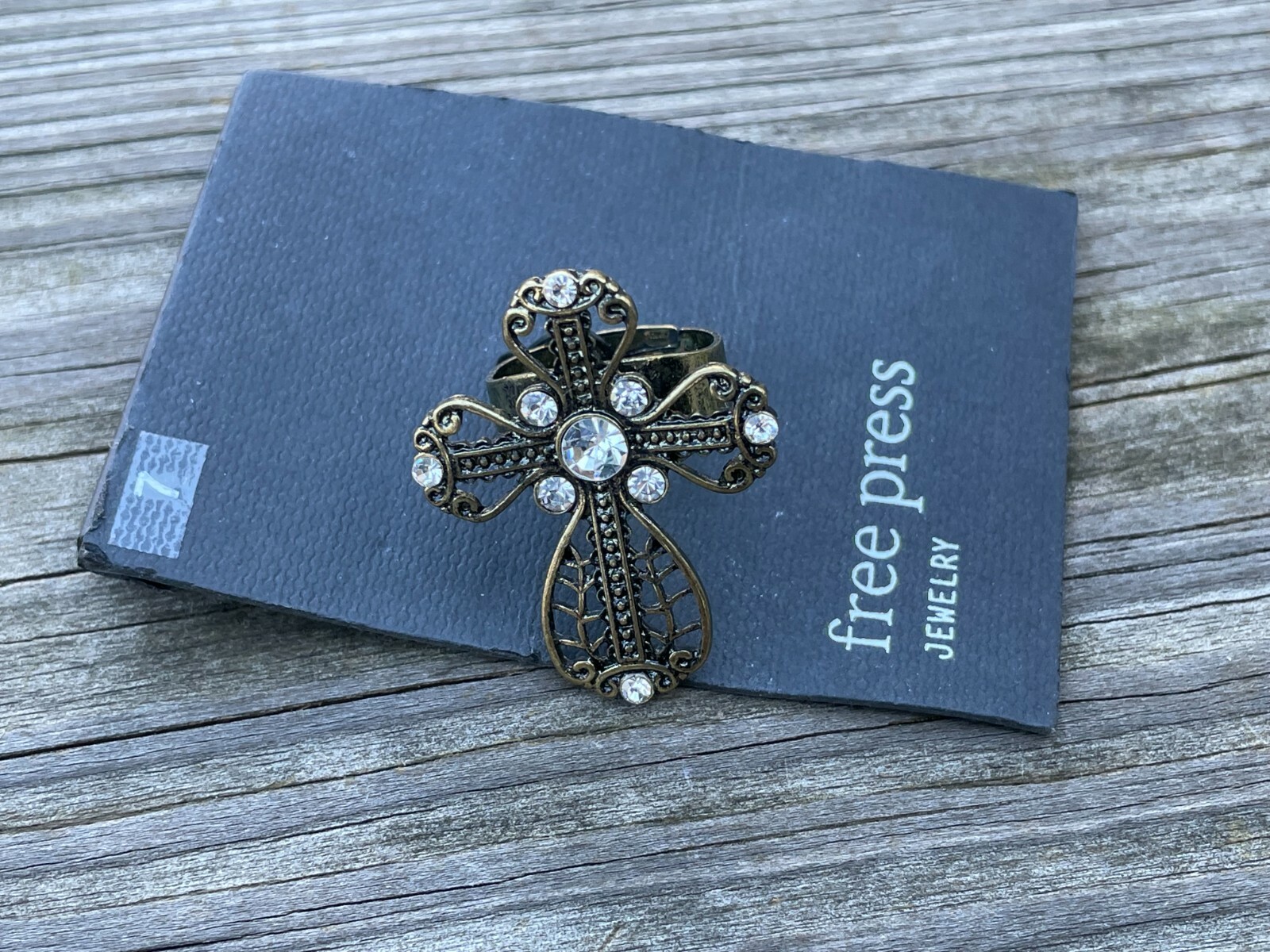 Free Press Ring Fashion Women Ring Gold Tone ring vintage crystal Size ...