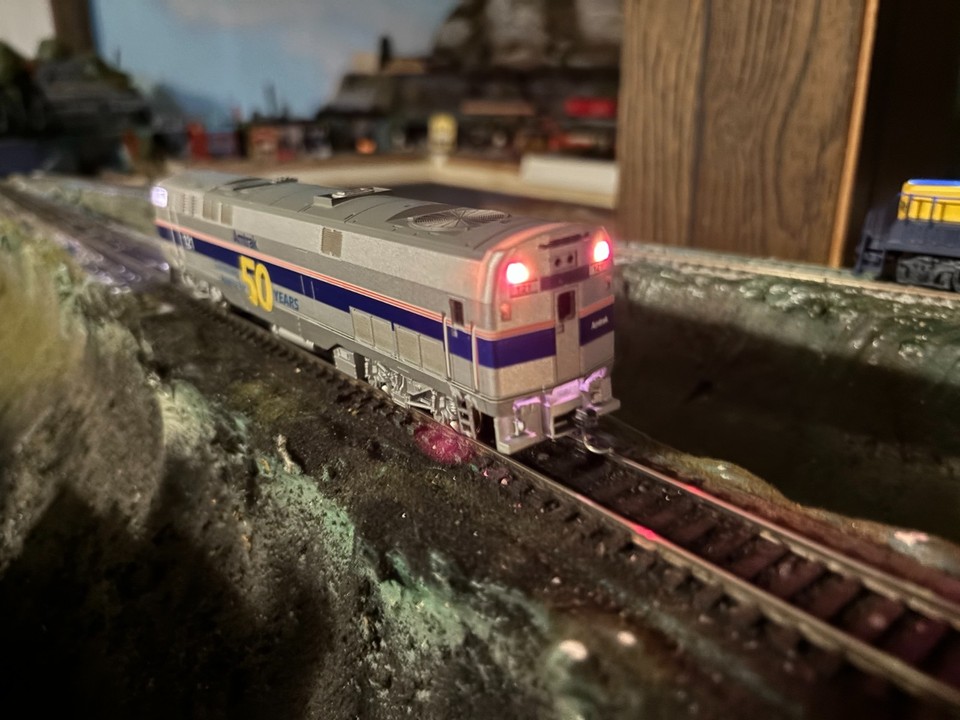 HO AMTRAK 50TH ANNIVERSARY / DCC SOUND W/ LED LIGHTS ATHEARN AMD-103 ...