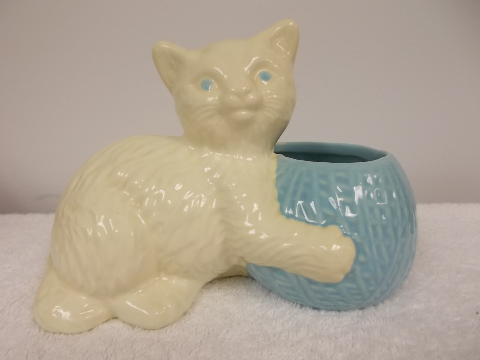Vintage Haeger Pottery Cat Kitten Ball of Yarn Ceramic Flower Pot ...