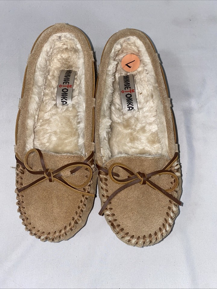 NEW Minnetonka Cally Sz 7M Womens Tan Leather Moccasin Slippers Slip On ...