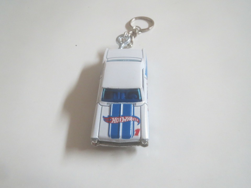 1966 CHEVROLET CHEVY II NOVA DIECAST MODEL TOY KEYCHAIN KEYRING WHITE W ...