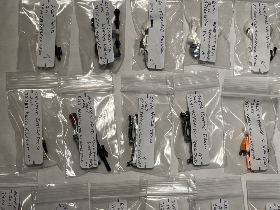 Lego Star Wars Minifigures-LOT OF 31-With Weapons & Accessories /$373 ...