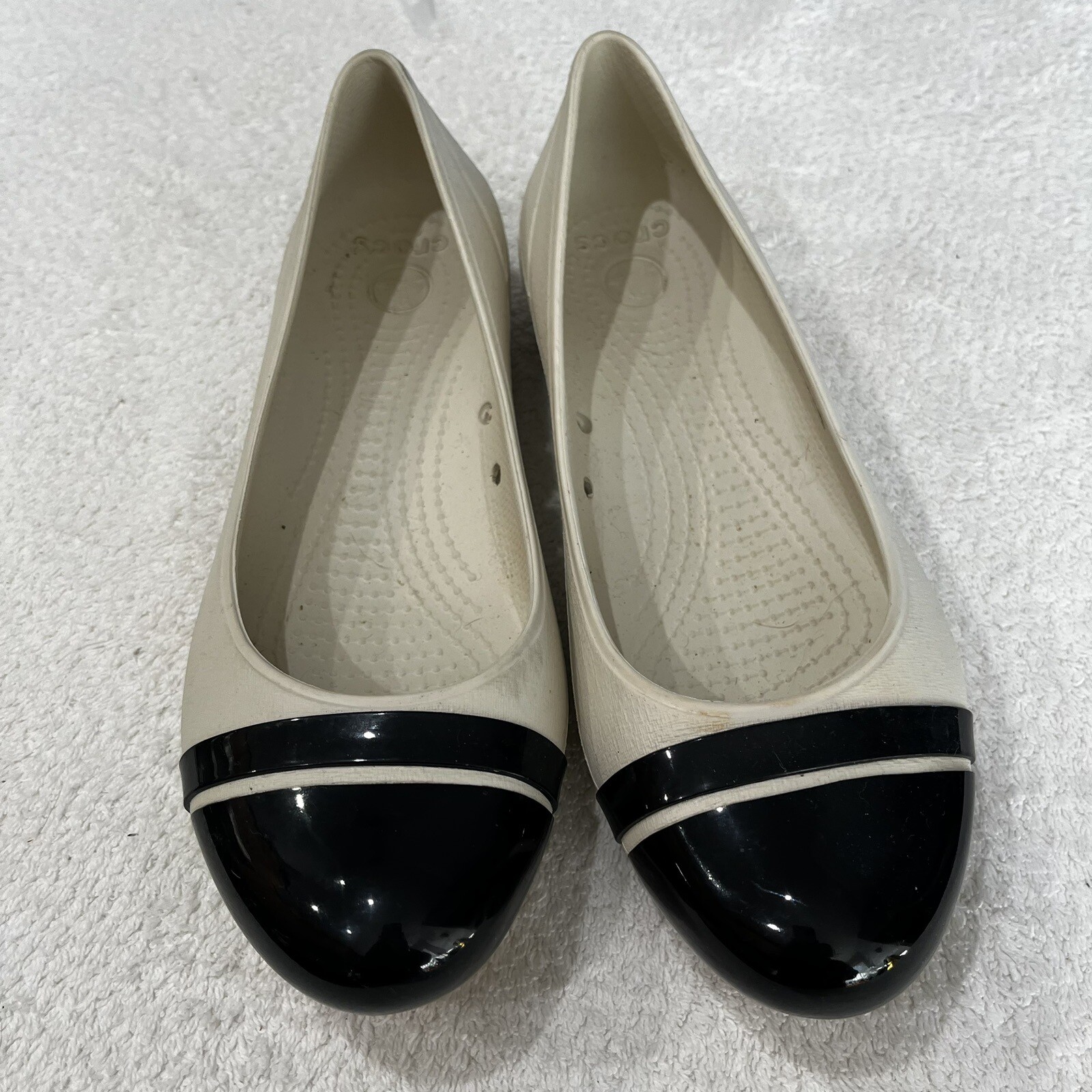 Crocs Women’s White Cap Toe Ballet Flat Shoe Size 7 - Gem