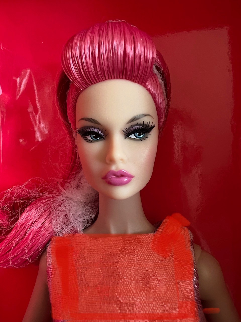 New NUDE Poppy Parker GLAMOUR PINK COA/Stand | eBay