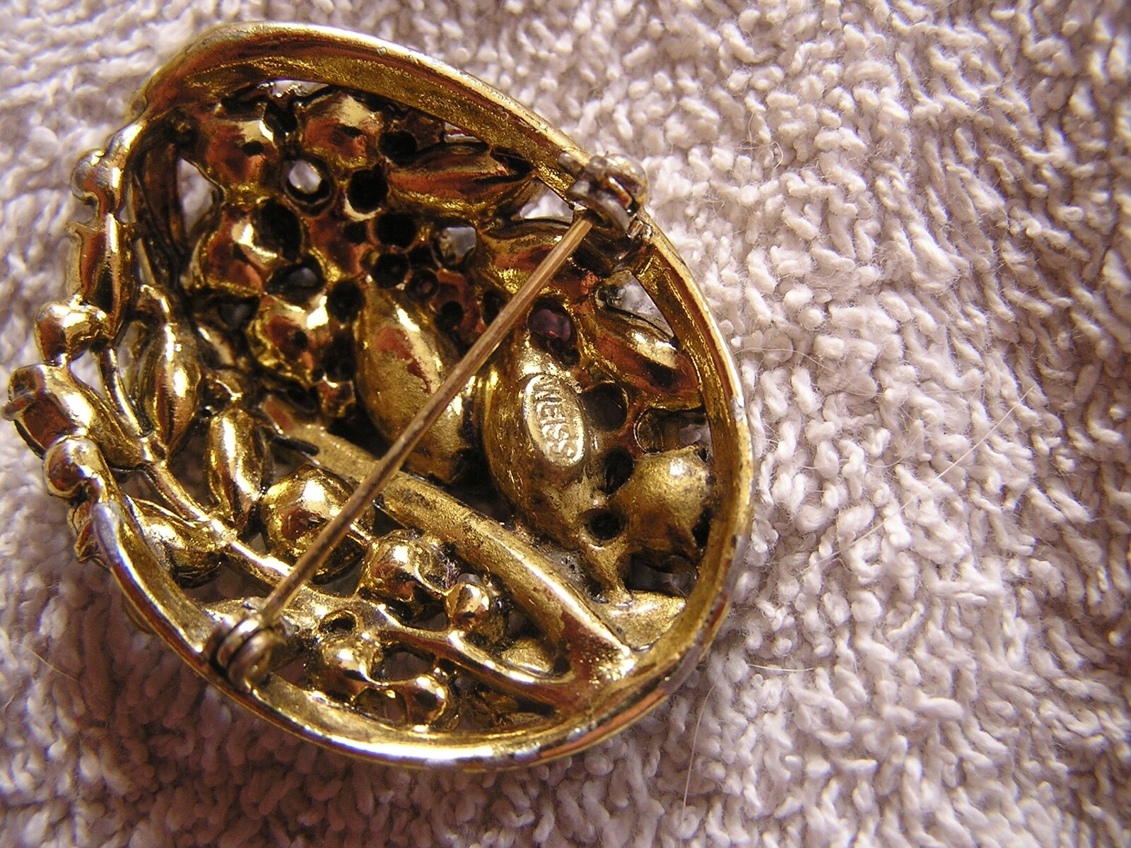 Vintage Weiss Pin Very Colorful - Gem