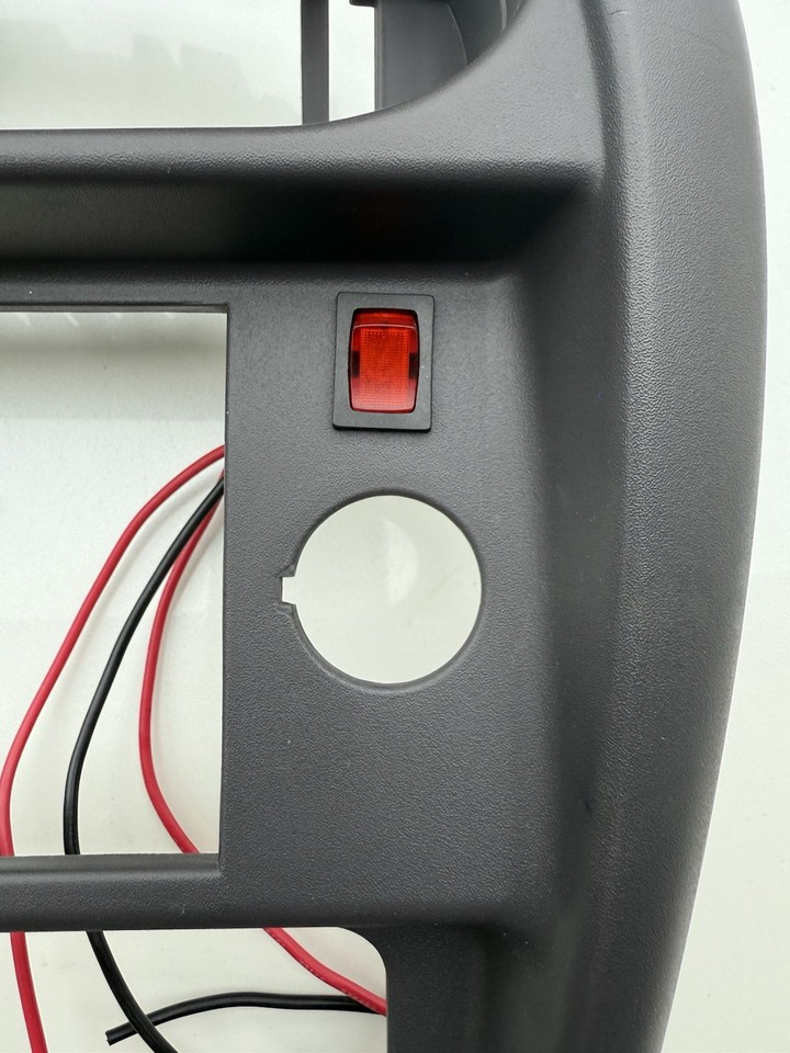 PLYMOUTH PROWLER 97-02 DASHBOARD RADIO CENTER TRIM FRAME SURROUNDING ...