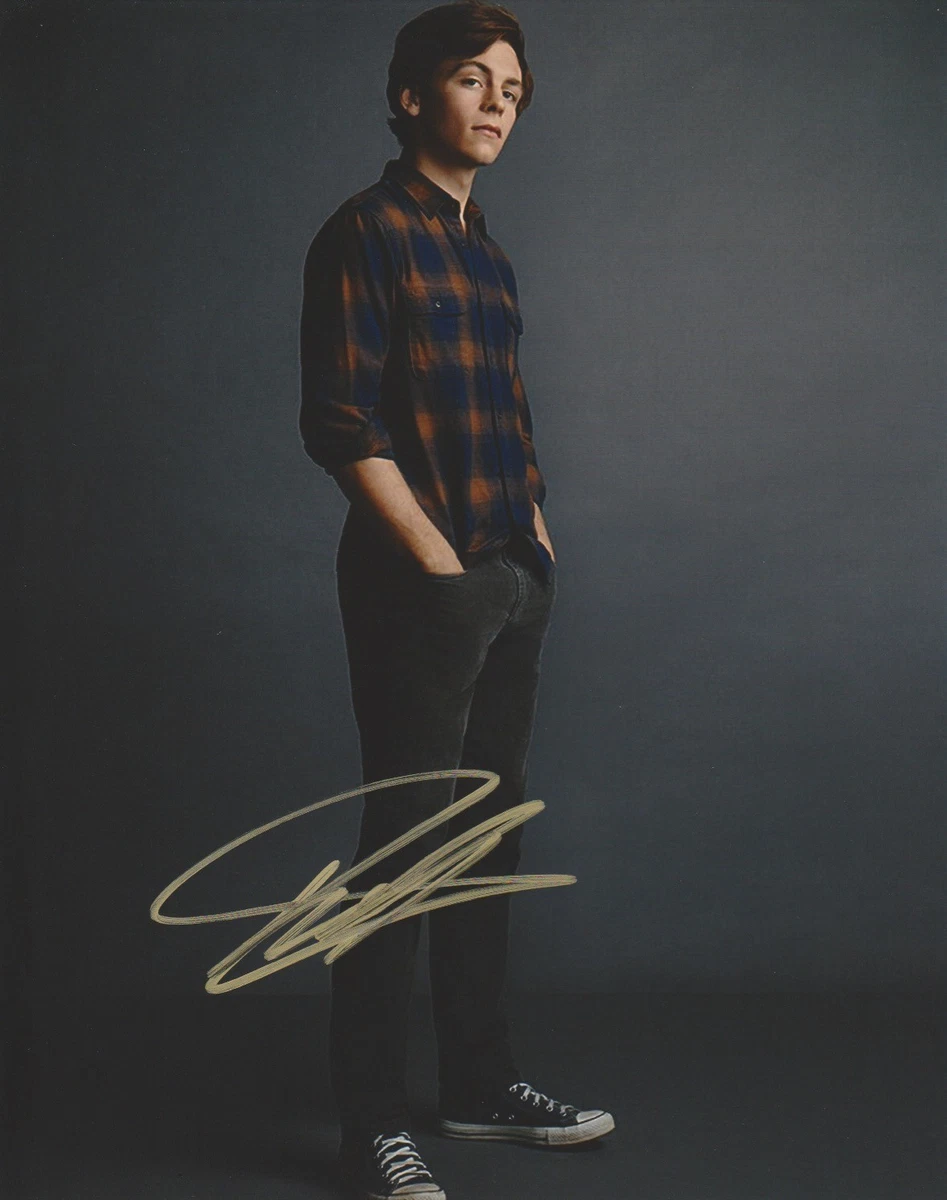 Ross Lynch Autograph Signing