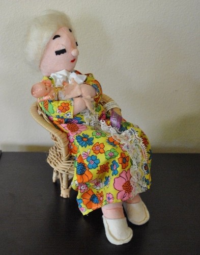 VTG STUART Inc DOLL GREATEST GRANDMA w Baby Willow Chair 14" Primitive ...