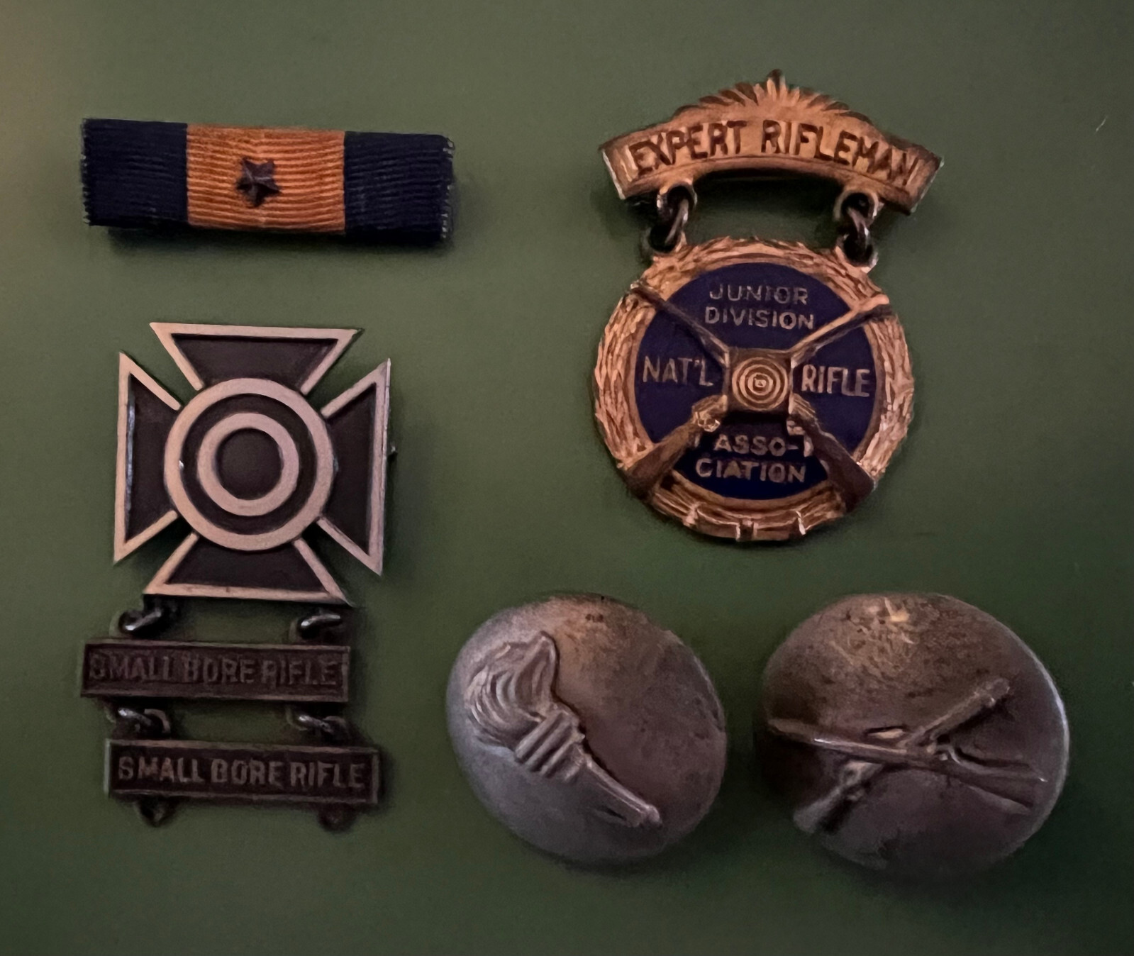 Lot of WW2 Badges Small Rifle Bore Rifle, Expert Rifleman, Buttons, Bar ...