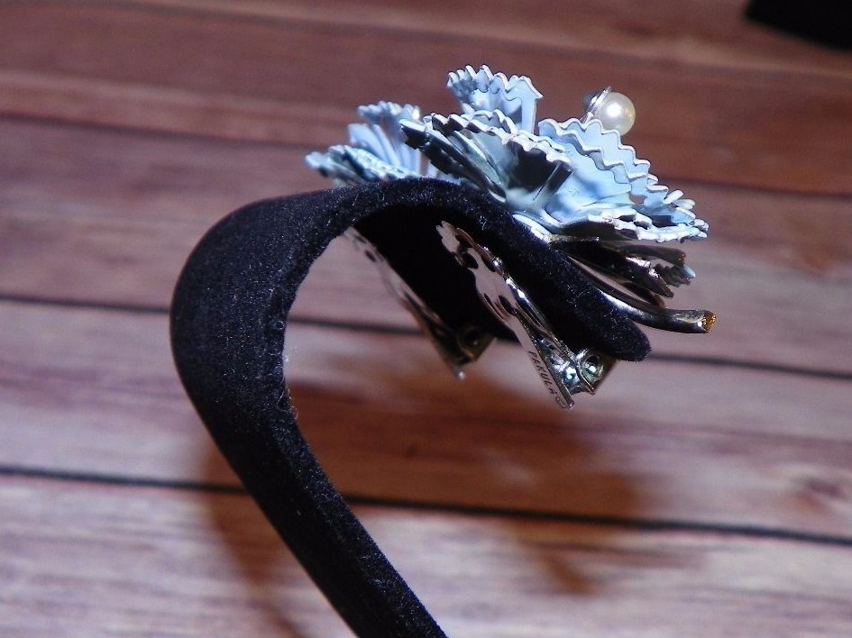 Vintage Blue Flower Clip On Earrings Iridescent Pakula Costume jewelry ...