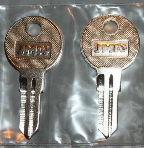 2 KEYS 200R-249R Pop n Lock / Undercover tonneau / Jason Camper Cover Topper Key | eBay