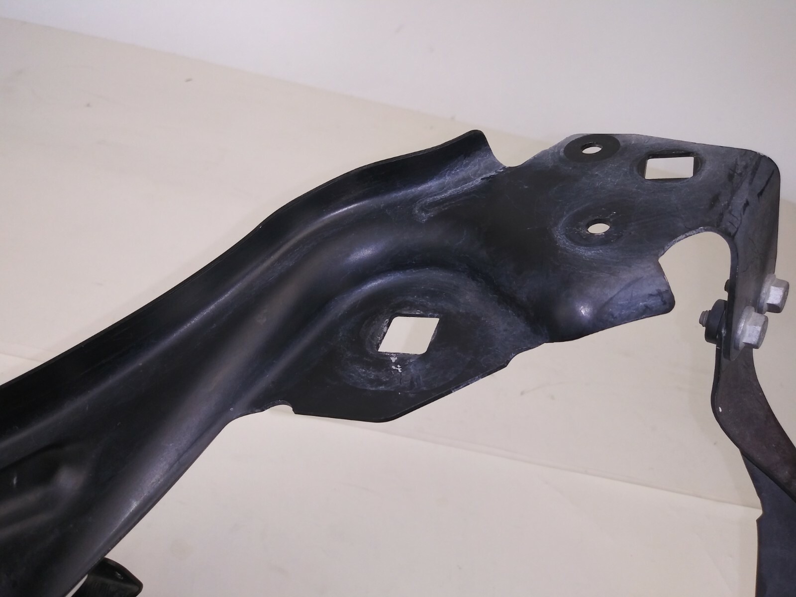 Mercedes-Benz C Class W204 Headlight Left Frame Support Bracket Mount ...