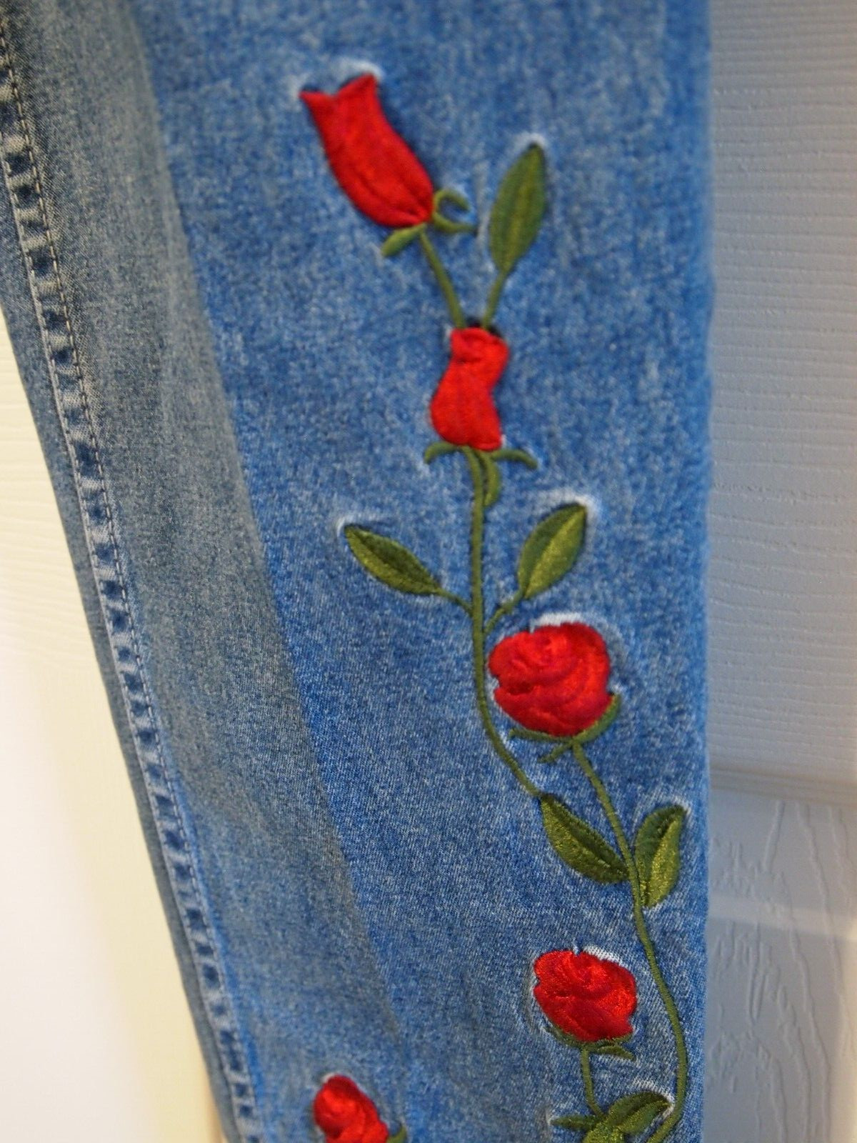 Rare Quacker Factory Embroidered Roses Jeans 6 - Gem