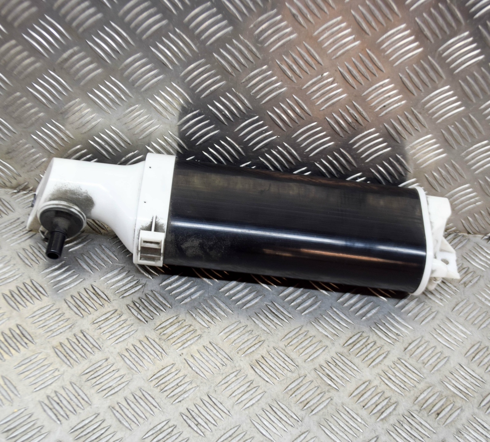 MASERATI QUATTROPORTE M156 Kraftstoffdampf Aktivkohlefilter 670030583 3 ...