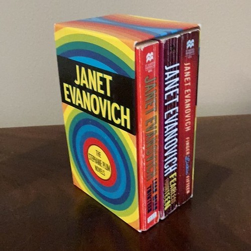 Janet Evanovich Box Set Lean Mean 13, Fearless 14, Finger Lickin' 15 | eBay