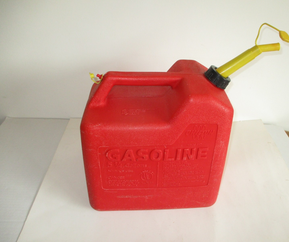 PRE BAN CHILTON 5 1/4 GALLON GAL VENTED GAS CAN EASY POUR SPOUT FUEL ...
