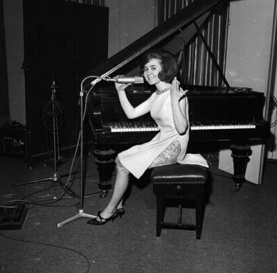 Pop Singer Marie Lawrie Of The Group Lulu And The Lovers 1964 OLD PHOTO ...