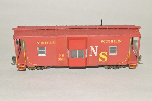HO scale custom Norfolk Southern Ry bay window caboose car train MW KD ...