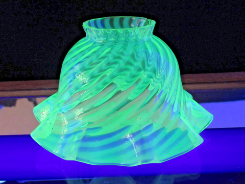ANTIQUE RUFFLED OPALESCENT GLASS LAMP SHADE 2 1/4" FITTER URANIUM GLOWS ...