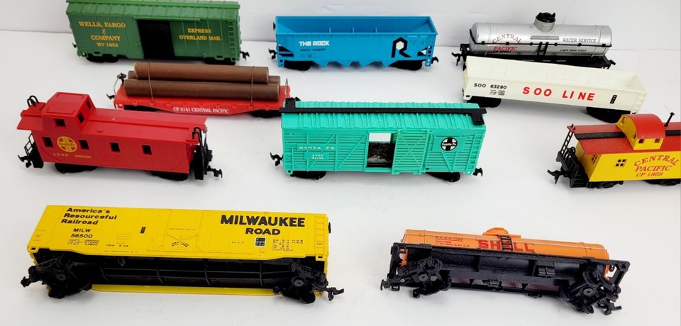 HO Scale Vintage Lot of 10 Train Cars Assorted Types - Santa Fe Tanker ...