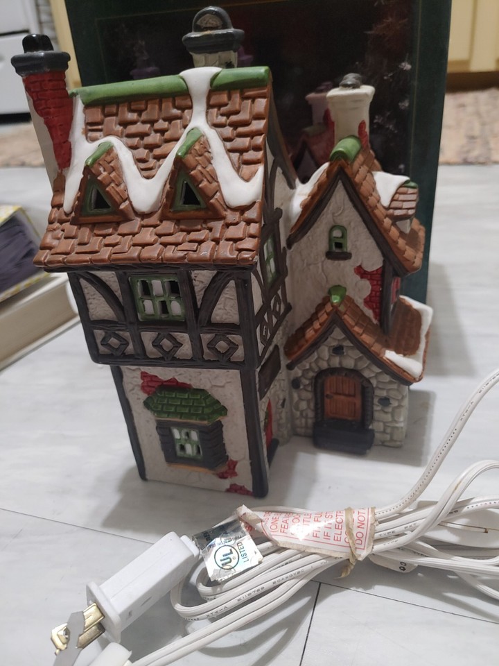 Heritage Heartland Valley Village Dickens Keepsake Lighted Porcelain ...