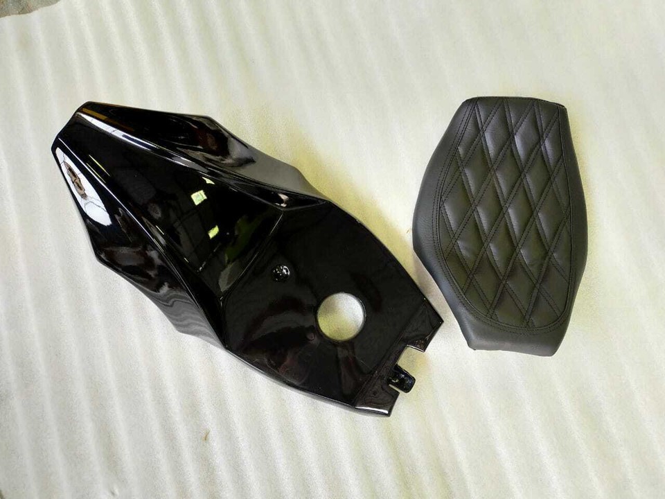 UPHOLSTERED SEAT + CUSTOM REAR FENDER HARLEY V-ROD V ROD VROD NIGHT ROD ...