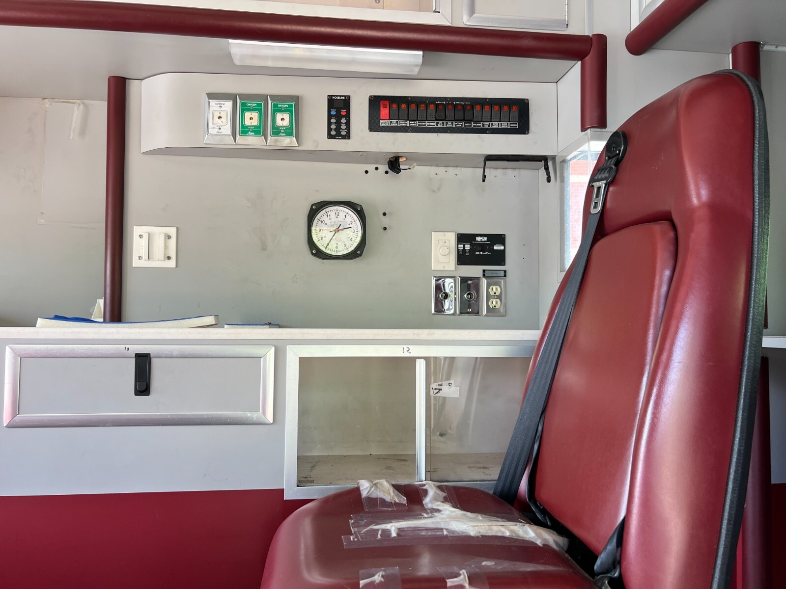 2009 Ambulance Cargo Box 172" L x 96" Tall x 96" Wide + Console Lights ...