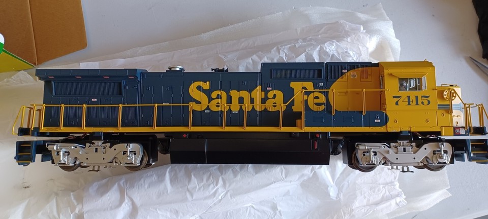 MTH One-Gauge SF Dash 8-40B And Matching Caboose!! | eBay