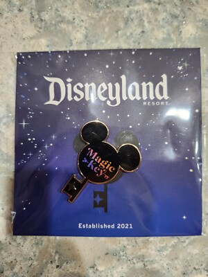 Magic Key Holder Disneyland Annual Passholder Commemorative 2021 Disney ...