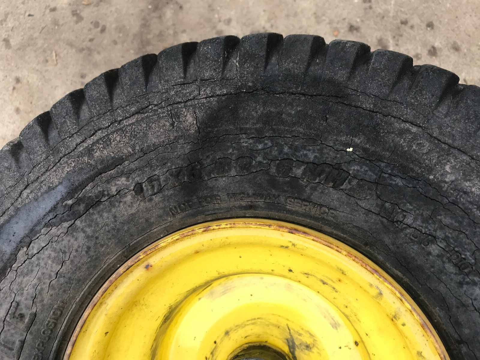 John Deere Front Tire Rim Wheel w/Tube 15x6.00-6 GY20638 LA145 L100 ...
