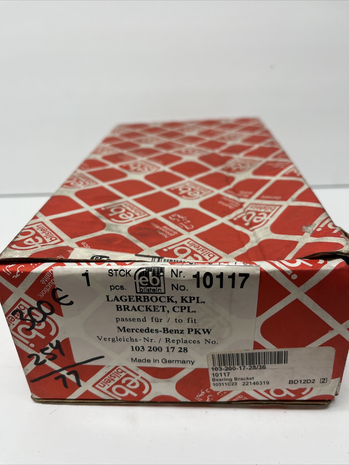 One Febi Bilstein Engine Cooling Fan Clutch Bearing Bracket 10117 ...