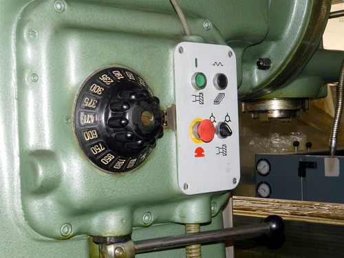 10 HP Universal Vertical C-Frame Mill 4V / NT50 Spindle CUTS HARD TOUGH ...